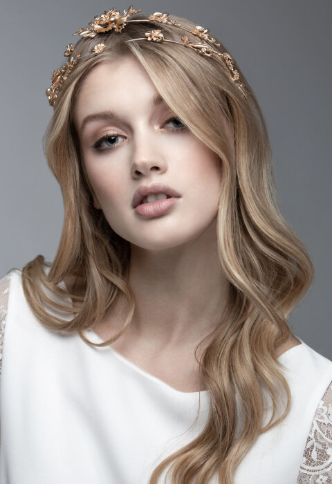 Brude Headpiece i mat guld. En hår bøjle der er støbt i to rækker.